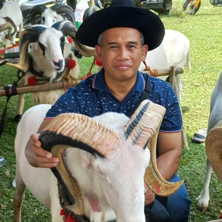 TUMBUHKAN GELIAT PETERNAKAN SADULURAN PETERNAK LEBAK ( SPL ...