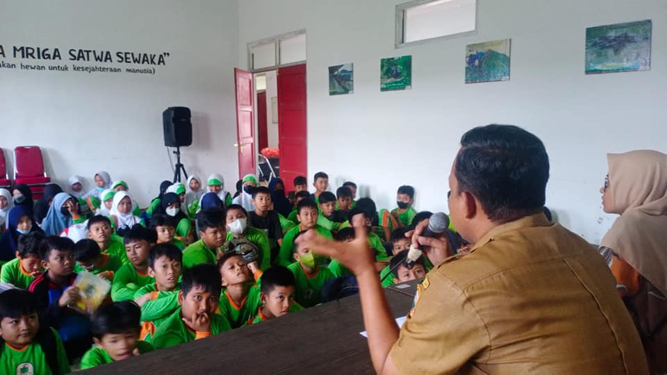 JADI TEMPAT EDUKASI PETERNAKAN UPTD PERBIBITAN DISNAKESWAN TERIMA ...