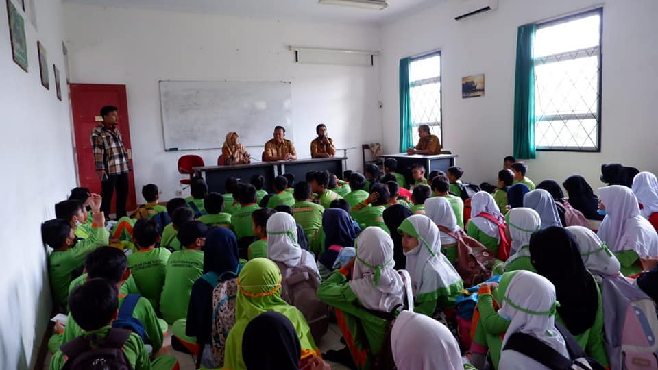 JADI TEMPAT EDUKASI PETERNAKAN UPTD PERBIBITAN DISNAKESWAN TERIMA ...